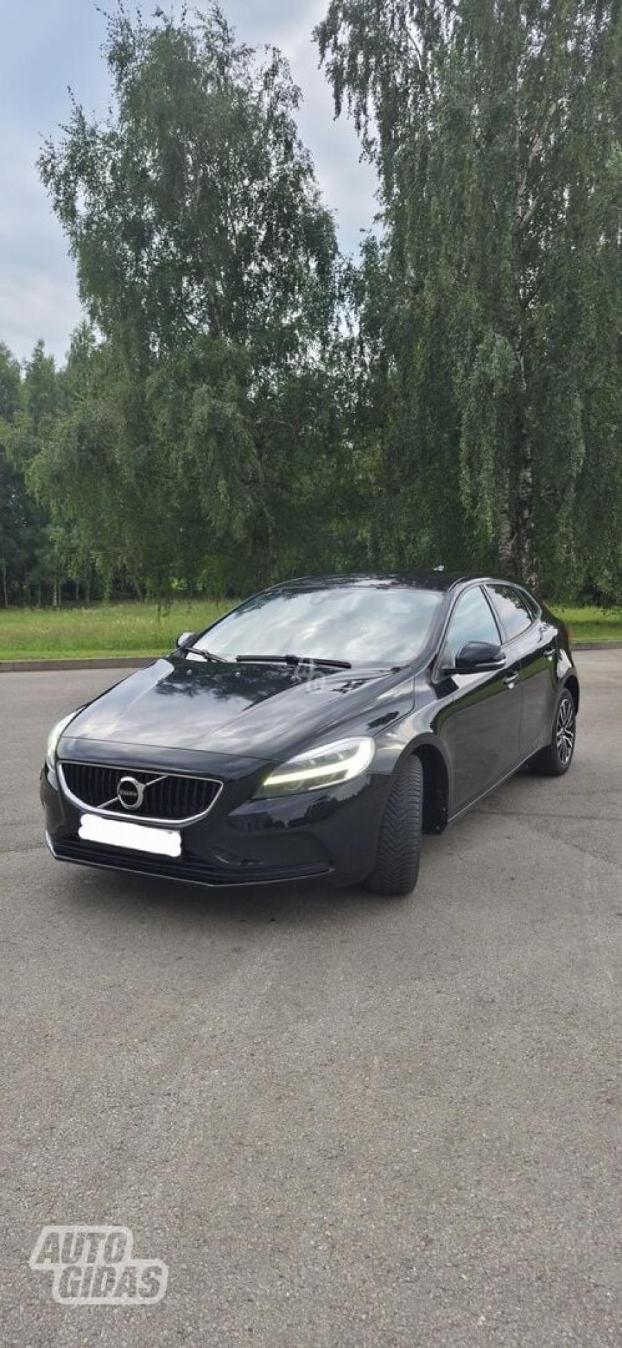 Melns Volvo V40 2017 Alīta, ar dzinēja tilpumu 2.00 L un nobraukumu 248 tūkst. km par 6999 €, foto 3 vietnē AUTOMOTO.COM.LV