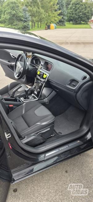 Melns Volvo V40 2017 Alīta, ar dzinēja tilpumu 2.00 L un nobraukumu 248 tūkst. km par 6999 €, foto 4 vietnē AUTOMOTO.COM.LV