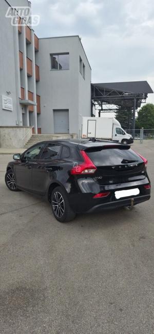 Melns Volvo V40 2017 Alīta, ar dzinēja tilpumu 2.00 L un nobraukumu 248 tūkst. km par 6999 €, foto 6 vietnē AUTOMOTO.COM.LV