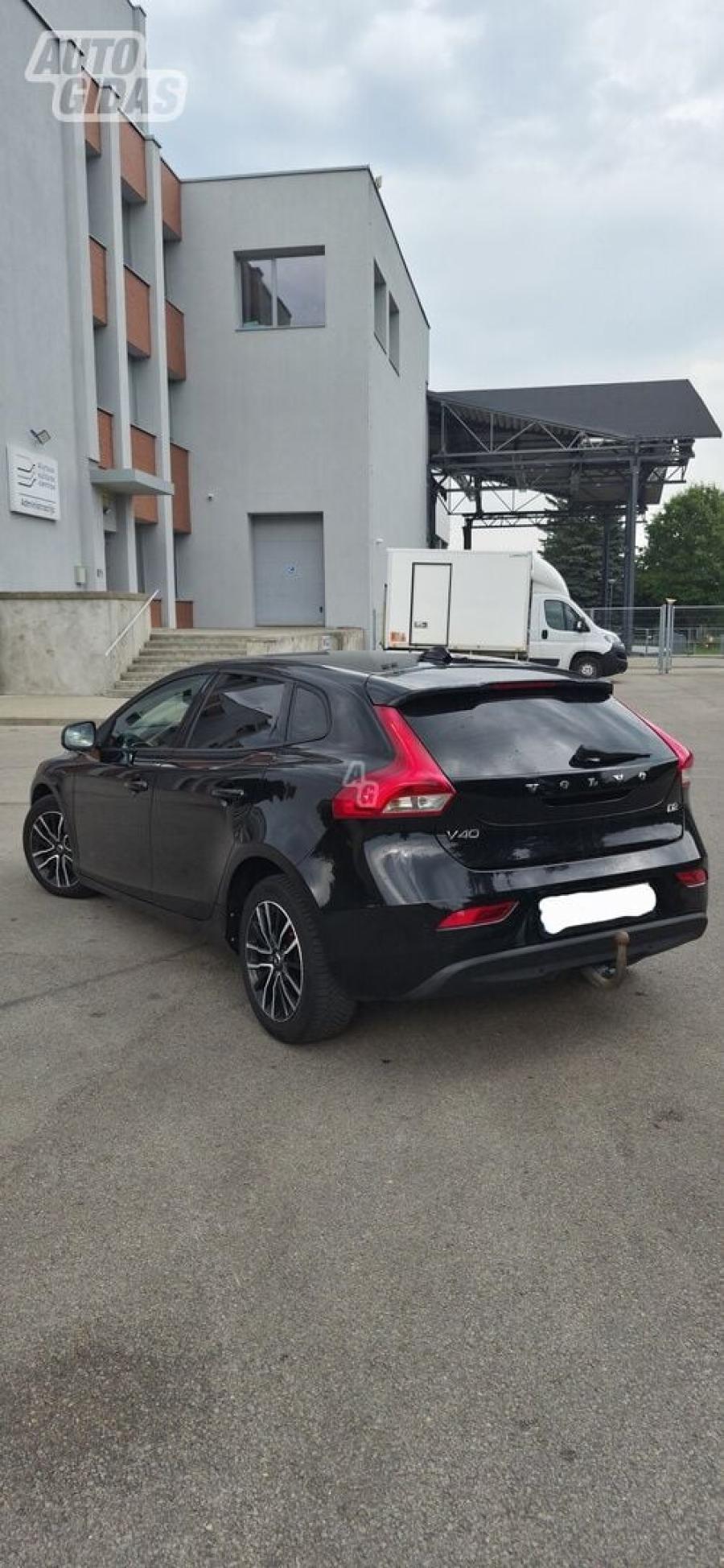 Melns Volvo V40 2017 Alīta, ar dzinēja tilpumu 2.00 L un nobraukumu 248 tūkst. km par 6999 €, foto 6 vietnē AUTOMOTO.COM.LV