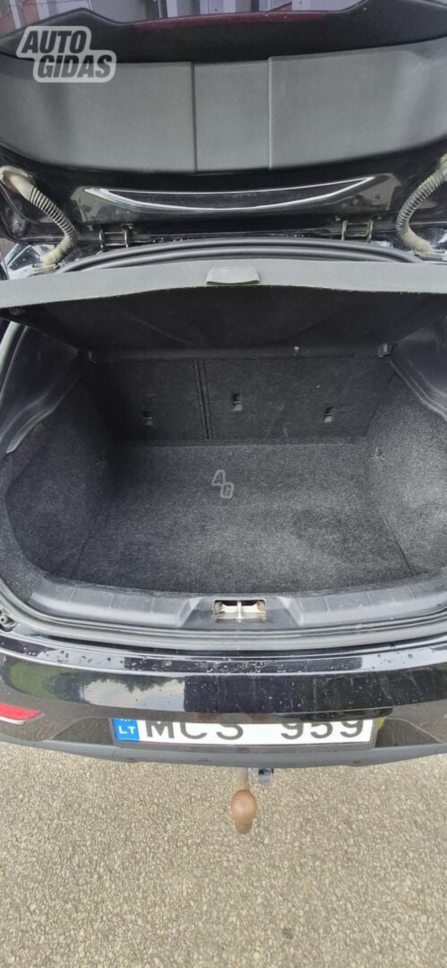 Melns Volvo V40 2017 Alīta, ar dzinēja tilpumu 2.00 L un nobraukumu 248 tūkst. km par 6999 €, foto 9 vietnē AUTOMOTO.COM.LV