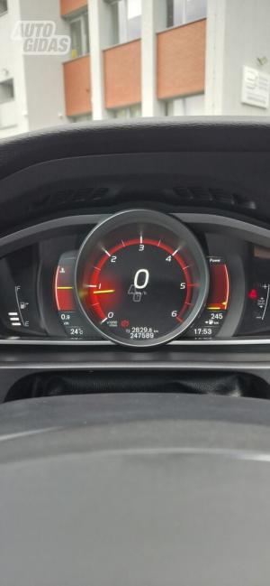 Melns Volvo V40 2017 Alīta, ar dzinēja tilpumu 2.00 L un nobraukumu 248 tūkst. km par 6999 €, foto 10 vietnē AUTOMOTO.COM.LV