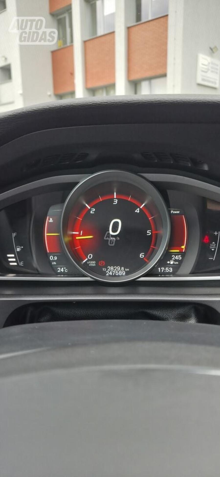 Melns Volvo V40 2017 Alīta, ar dzinēja tilpumu 2.00 L un nobraukumu 248 tūkst. km par 6999 €, foto 10 vietnē AUTOMOTO.COM.LV