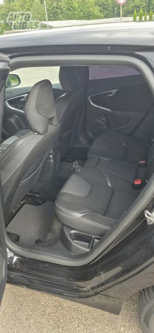 Melns Volvo V40 2017 Alīta, ar dzinēja tilpumu 2.00 L un nobraukumu 248 tūkst. km par 6999 €, foto 13 vietnē AUTOMOTO.COM.LV