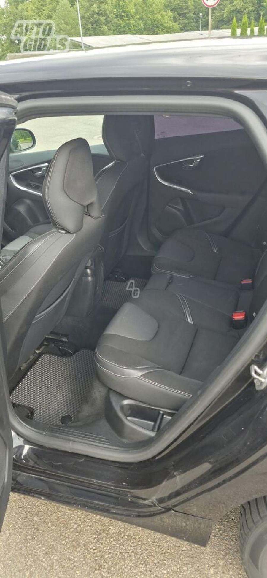 Melns Volvo V40 2017 Alīta, ar dzinēja tilpumu 2.00 L un nobraukumu 248 tūkst. km par 6999 €, foto 13 vietnē AUTOMOTO.COM.LV
