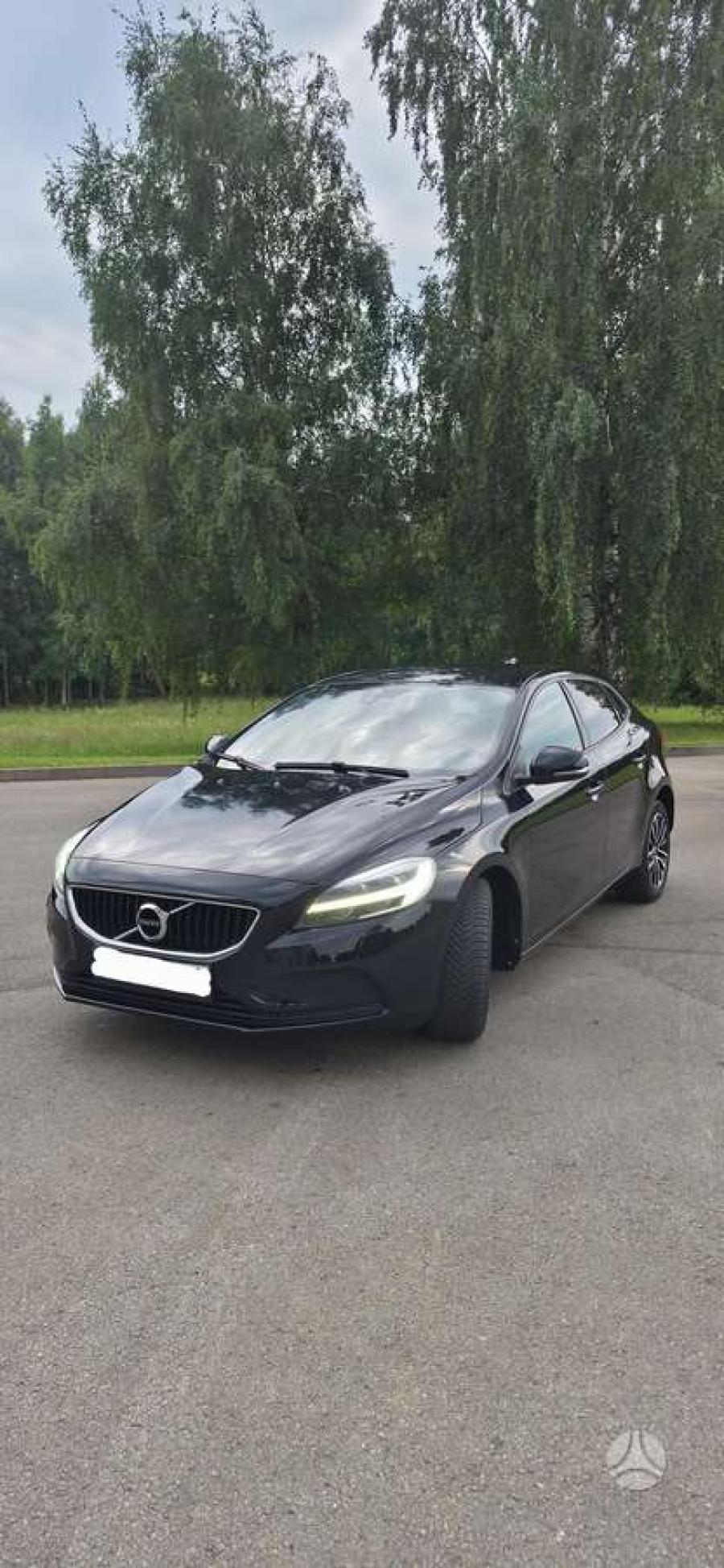 Melns Volvo V40 2017 Alīta, ar dzinēja tilpumu 1.97 L un nobraukumu 248 tūkst. km par 6999 €, foto 3 vietnē AUTOMOTO.COM.LV