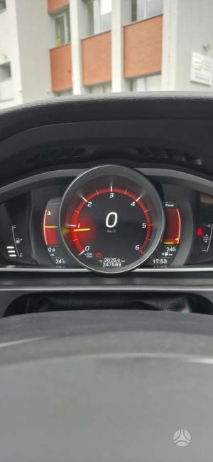 Melns Volvo V40 2017 Alīta, ar dzinēja tilpumu 1.97 L un nobraukumu 248 tūkst. km par 6999 €, foto 11 vietnē AUTOMOTO.COM.LV