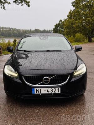 Black Volvo V40 2017 in Kuldiga, with an engine capacity of 2.00 L and mileage of 342 thousand km for 7900 €, photo  on AUTOMOTO.COM.LV