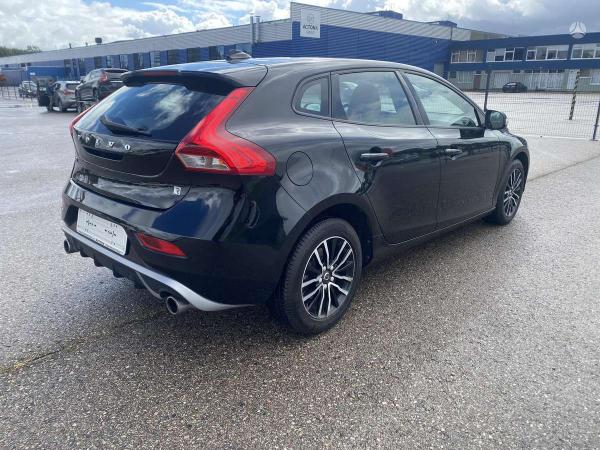 Black Volvo V40 2017 in Kaunas, with an engine capacity of 1.97 L and mileage of 176 thousand km for 9600 €, photo 6 on AUTOMOTO.COM.LV