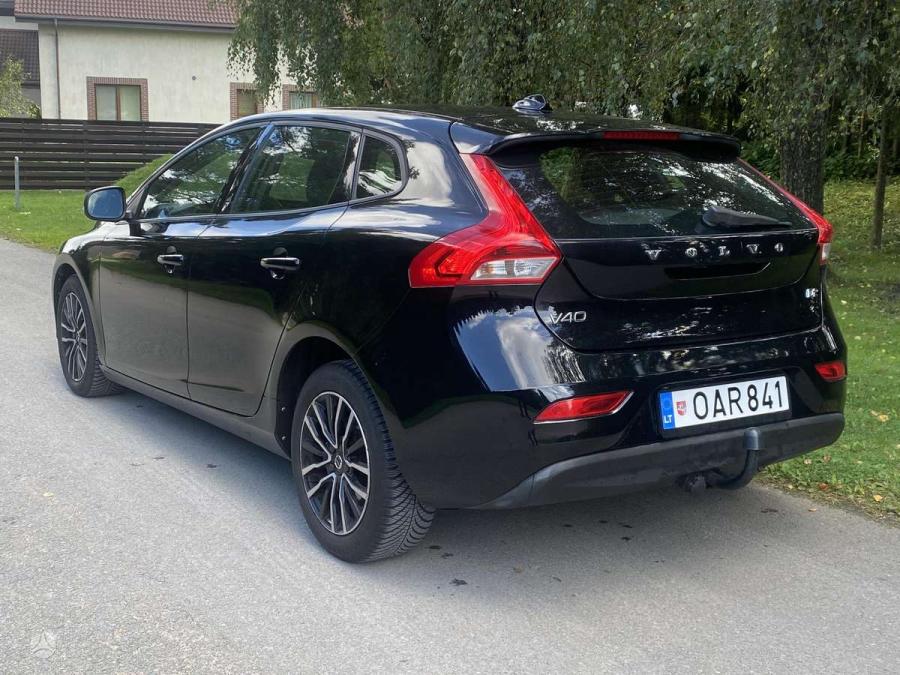 Melns Volvo V40 2017 Klaipėda, ar dzinēja tilpumu 1.97 L un nobraukumu 345 tūkst. km par 6400 €, foto 9 vietnē AUTOMOTO.COM.LV