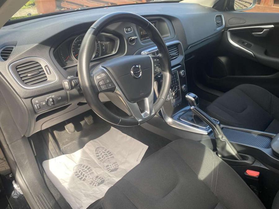 Melns Volvo V40 2017 Klaipėda, ar dzinēja tilpumu 1.97 L un nobraukumu 345 tūkst. km par 6400 €, foto 18 vietnē AUTOMOTO.COM.LV