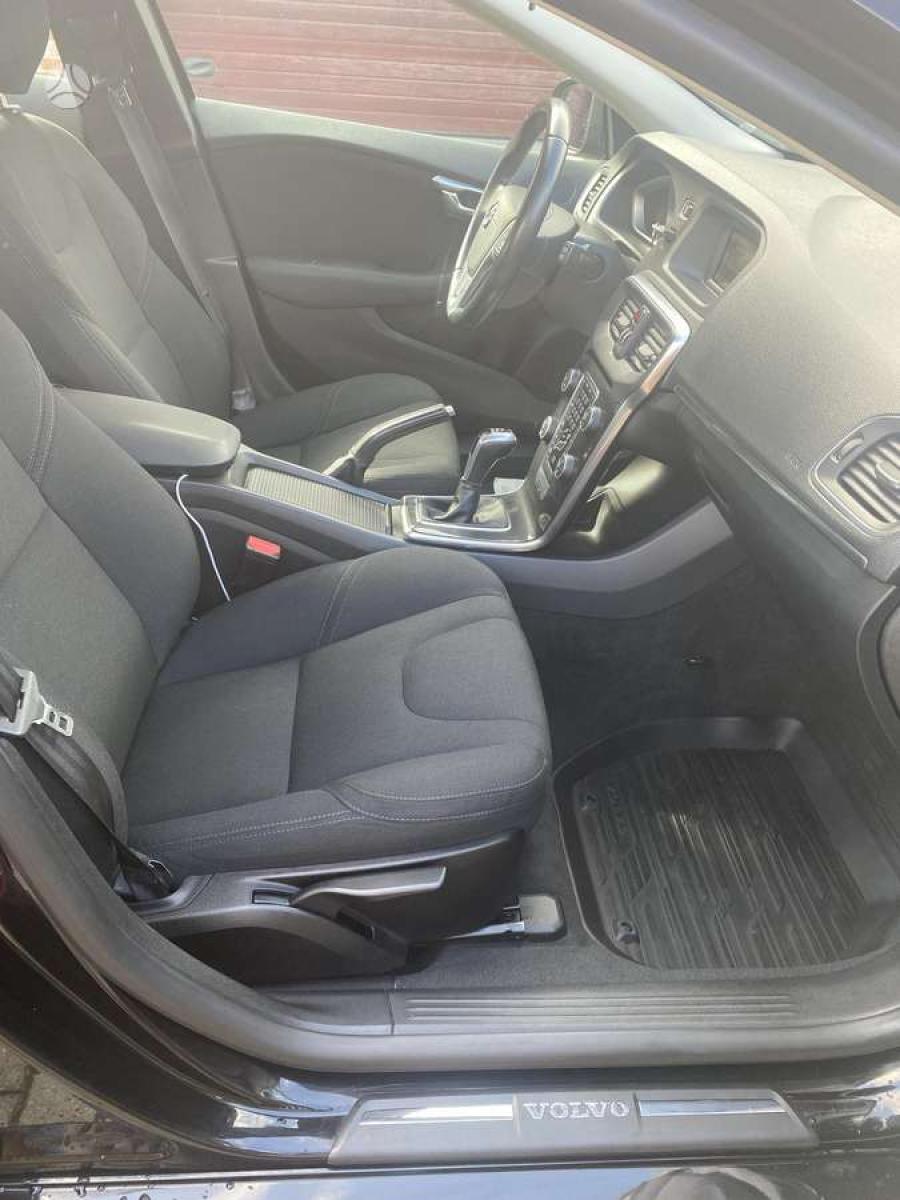 Melns Volvo V40 2017 Klaipėda, ar dzinēja tilpumu 1.97 L un nobraukumu 345 tūkst. km par 6400 €, foto 19 vietnē AUTOMOTO.COM.LV