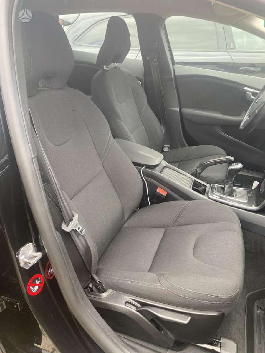 Melns Volvo V40 2017 Klaipėda, ar dzinēja tilpumu 1.97 L un nobraukumu 345 tūkst. km par 6400 €, foto 20 vietnē AUTOMOTO.COM.LV