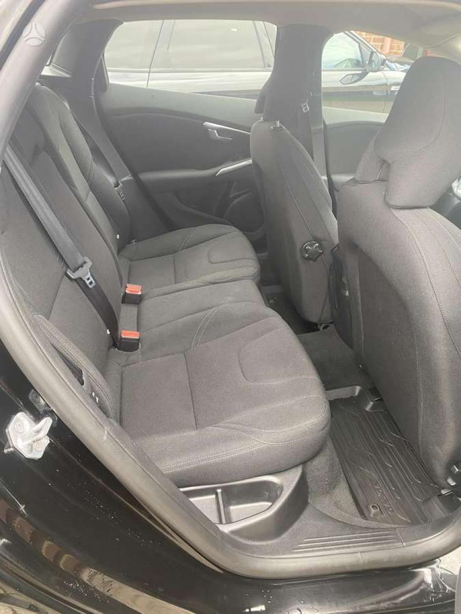 Melns Volvo V40 2017 Klaipėda, ar dzinēja tilpumu 1.97 L un nobraukumu 345 tūkst. km par 6400 €, foto 21 vietnē AUTOMOTO.COM.LV