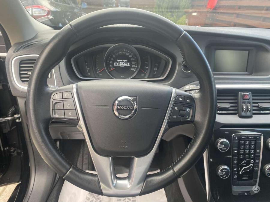 Melns Volvo V40 2017 Klaipėda, ar dzinēja tilpumu 1.97 L un nobraukumu 345 tūkst. km par 6400 €, foto 23 vietnē AUTOMOTO.COM.LV