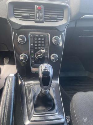 Melns Volvo V40 2017 Klaipėda, ar dzinēja tilpumu 1.97 L un nobraukumu 345 tūkst. km par 6400 €, foto 25 vietnē AUTOMOTO.COM.LV