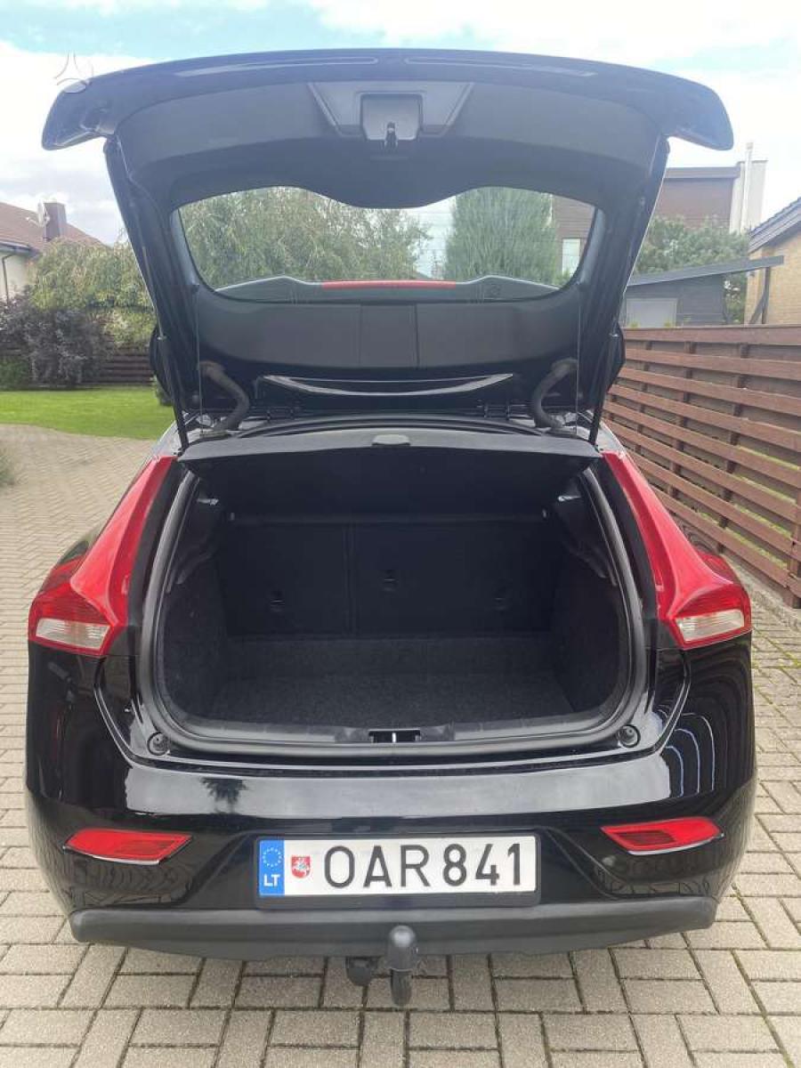 Melns Volvo V40 2017 Klaipėda, ar dzinēja tilpumu 1.97 L un nobraukumu 345 tūkst. km par 6400 €, foto 28 vietnē AUTOMOTO.COM.LV