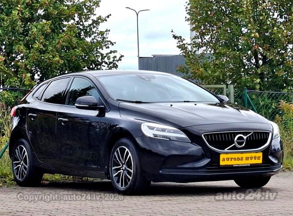 Black Volvo V40 2017 in Tartu, with an engine capacity of 2.00 L and mileage of 191 thousand km for 9990 €, photo 3 on AUTOMOTO.COM.LV
