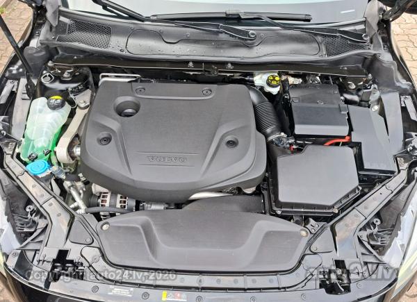 Black Volvo V40 2017 in Tartu, with an engine capacity of 2.00 L and mileage of 191 thousand km for 9990 €, photo 6 on AUTOMOTO.COM.LV