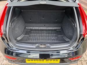 Black Volvo V40 2017 in Tartu, with an engine capacity of 2.00 L and mileage of 191 thousand km for 9990 €, photo 10 on AUTOMOTO.COM.LV
