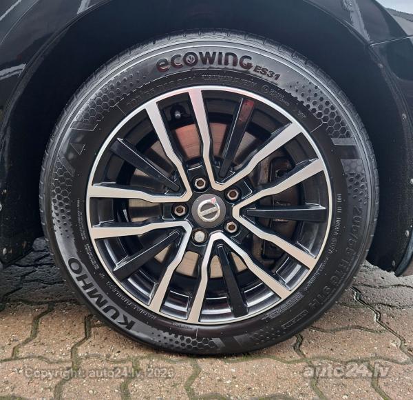 Black Volvo V40 2017 in Tartu, with an engine capacity of 2.00 L and mileage of 191 thousand km for 9990 €, photo 11 on AUTOMOTO.COM.LV