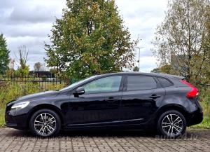 Black Volvo V40 2017 in Tartu, with an engine capacity of 2.00 L and mileage of 191 thousand km for 9990 €, photo 16 on AUTOMOTO.COM.LV