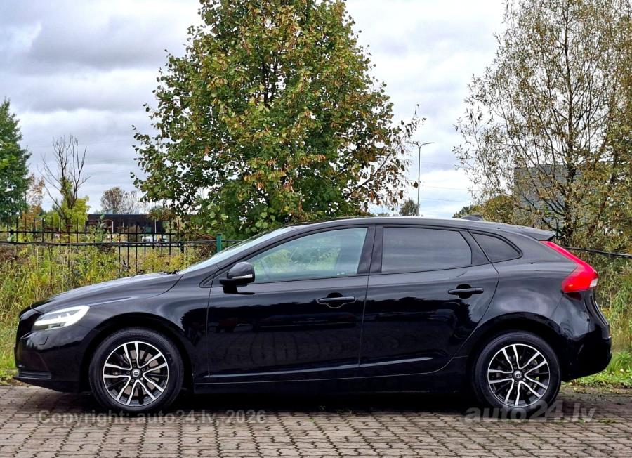 Black Volvo V40 2017 in Tartu, with an engine capacity of 2.00 L and mileage of 191 thousand km for 9990 €, photo 16 on AUTOMOTO.COM.LV