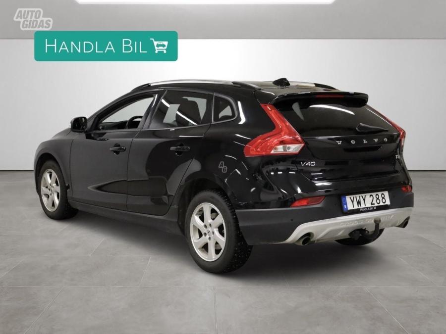 Black Volvo V40 2018 in Kaunas, with an engine capacity of 0.00 L and mileage of 77 thousand km for 21445 €, photo 6 on AUTOMOTO.COM.LV