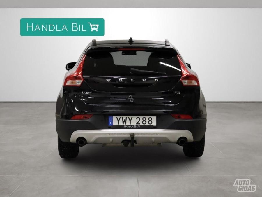 Black Volvo V40 2018 in Kaunas, with an engine capacity of 0.00 L and mileage of 77 thousand km for 21445 €, photo 7 on AUTOMOTO.COM.LV