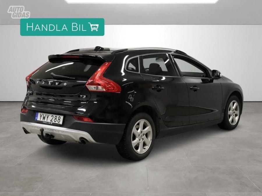 Black Volvo V40 2018 in Kaunas, with an engine capacity of 0.00 L and mileage of 77 thousand km for 21445 €, photo 8 on AUTOMOTO.COM.LV