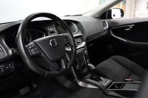 Black Volvo V40 2018 in Kaunas, with an engine capacity of 0.00 L and mileage of 77 thousand km for 21445 €, photo 10 on AUTOMOTO.COM.LV