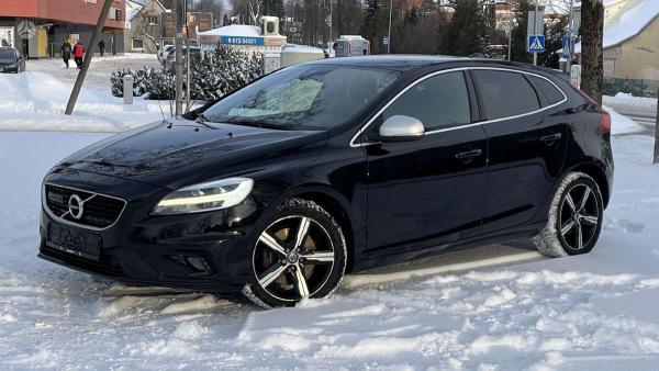 Melns Volvo V40 2018 Ukmergė, ar dzinēja tilpumu 1.97 L un nobraukumu 252 tūkst. km par 9900 €, foto 1 vietnē AUTOMOTO.COM.LV