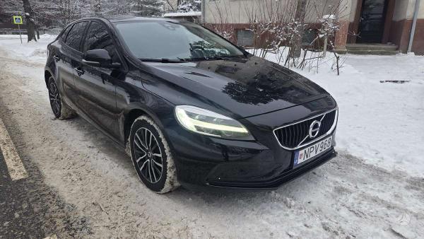 Melns Volvo V40 2018 Kauņa, ar dzinēja tilpumu 1.97 L un nobraukumu 198 tūkst. km par 9900 €, foto 1 vietnē AUTOMOTO.COM.LV