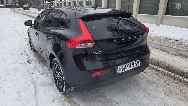 Melns Volvo V40 2018 Kauņa, ar dzinēja tilpumu 1.97 L un nobraukumu 198 tūkst. km par 9900 €, foto 6 vietnē AUTOMOTO.COM.LV