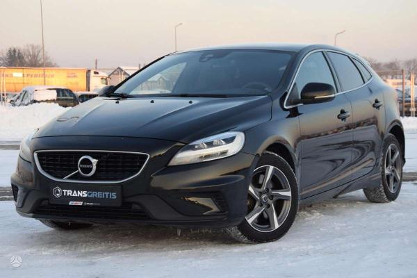Melns Volvo V40 2018 Viļņa, ar dzinēja tilpumu 1.97 L un nobraukumu 235 tūkst. km par 9999 €, foto 1 vietnē AUTOMOTO.COM.LV