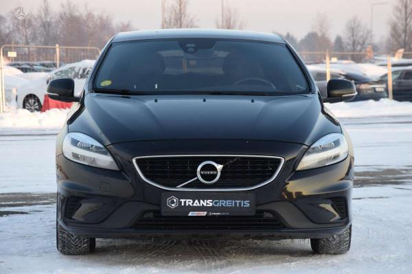 Melns Volvo V40 2018 Viļņa, ar dzinēja tilpumu 1.97 L un nobraukumu 235 tūkst. km par 9999 €, foto 2 vietnē AUTOMOTO.COM.LV