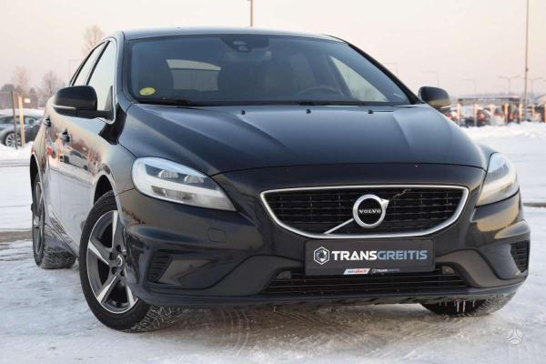 Melns Volvo V40 2018 Viļņa, ar dzinēja tilpumu 1.97 L un nobraukumu 235 tūkst. km par 9999 €, foto 3 vietnē AUTOMOTO.COM.LV