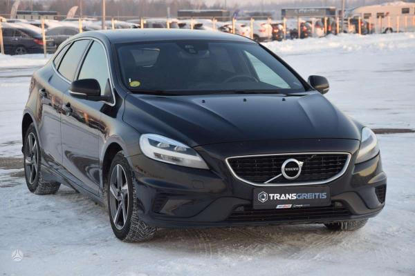 Melns Volvo V40 2018 Viļņa, ar dzinēja tilpumu 1.97 L un nobraukumu 235 tūkst. km par 9999 €, foto 4 vietnē AUTOMOTO.COM.LV