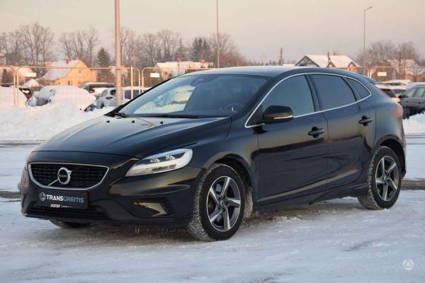 Melns Volvo V40 2018 Viļņa, ar dzinēja tilpumu 1.97 L un nobraukumu 235 tūkst. km par 9999 €, foto 6 vietnē AUTOMOTO.COM.LV