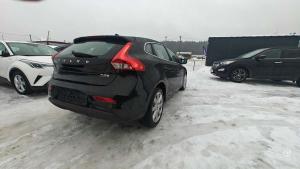 Melns Volvo V40 2018 Viļņa, ar dzinēja tilpumu 2.00 L un nobraukumu 180 tūkst. km par 9900 €, foto 6 vietnē AUTOMOTO.COM.LV
