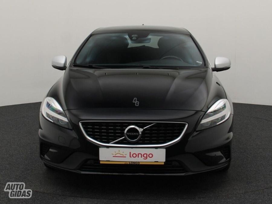 Black Volvo V40 2018 in Vilnius, with an engine capacity of 2.00 L and mileage of 206 thousand km for 12299 €, photo 3 on AUTOMOTO.COM.LV