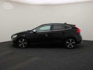 Black Volvo V40 2018 in Vilnius, with an engine capacity of 2.00 L and mileage of 206 thousand km for 12299 €, photo 6 on AUTOMOTO.COM.LV