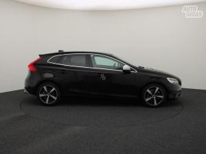 Black Volvo V40 2018 in Vilnius, with an engine capacity of 2.00 L and mileage of 206 thousand km for 12299 €, photo 9 on AUTOMOTO.COM.LV