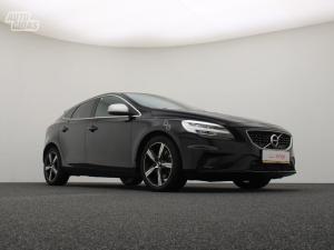Black Volvo V40 2018 in Vilnius, with an engine capacity of 2.00 L and mileage of 206 thousand km for 12299 €, photo 11 on AUTOMOTO.COM.LV