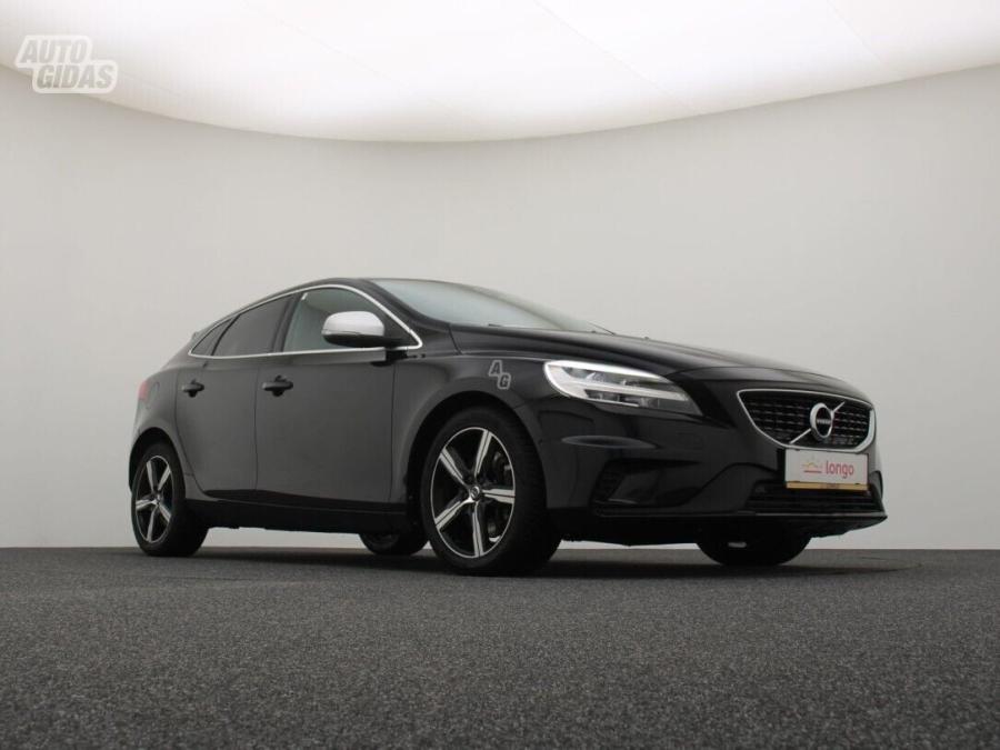 Black Volvo V40 2018 in Vilnius, with an engine capacity of 2.00 L and mileage of 206 thousand km for 12299 €, photo 11 on AUTOMOTO.COM.LV