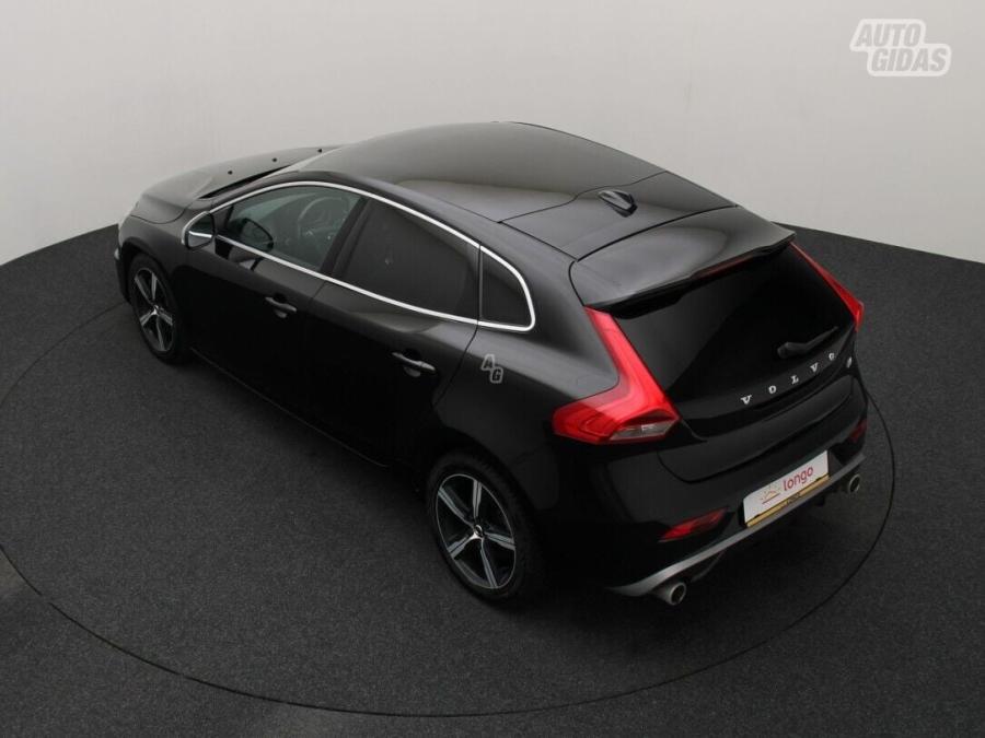 Black Volvo V40 2018 in Vilnius, with an engine capacity of 2.00 L and mileage of 206 thousand km for 12299 €, photo 12 on AUTOMOTO.COM.LV