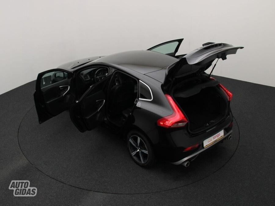 Black Volvo V40 2018 in Vilnius, with an engine capacity of 2.00 L and mileage of 206 thousand km for 12299 €, photo 13 on AUTOMOTO.COM.LV