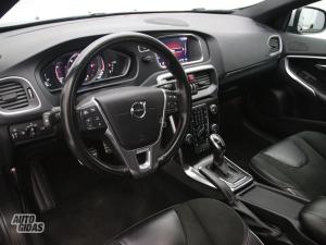 Black Volvo V40 2018 in Vilnius, with an engine capacity of 2.00 L and mileage of 206 thousand km for 12299 €, photo 16 on AUTOMOTO.COM.LV