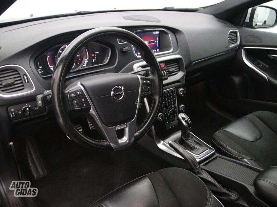 Black Volvo V40 2018 in Vilnius, with an engine capacity of 2.00 L and mileage of 206 thousand km for 12299 €, photo 16 on AUTOMOTO.COM.LV