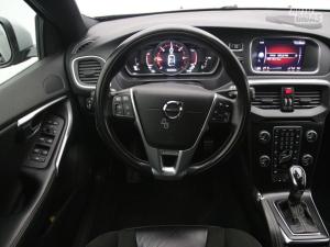 Black Volvo V40 2018 in Vilnius, with an engine capacity of 2.00 L and mileage of 206 thousand km for 12299 €, photo 17 on AUTOMOTO.COM.LV
